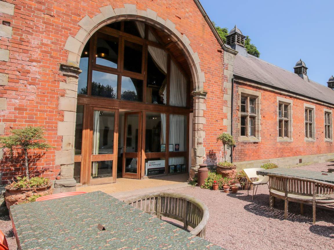 Cottage ∙ 4 Bedrooms ∙ 8 Guests - Stafford, UK