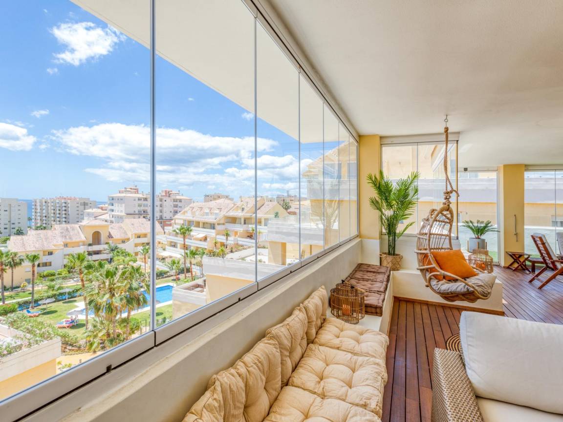 140 M² Apartamento ∙ 3 Habitaciones ∙ 6 Huéspedes - Estepona