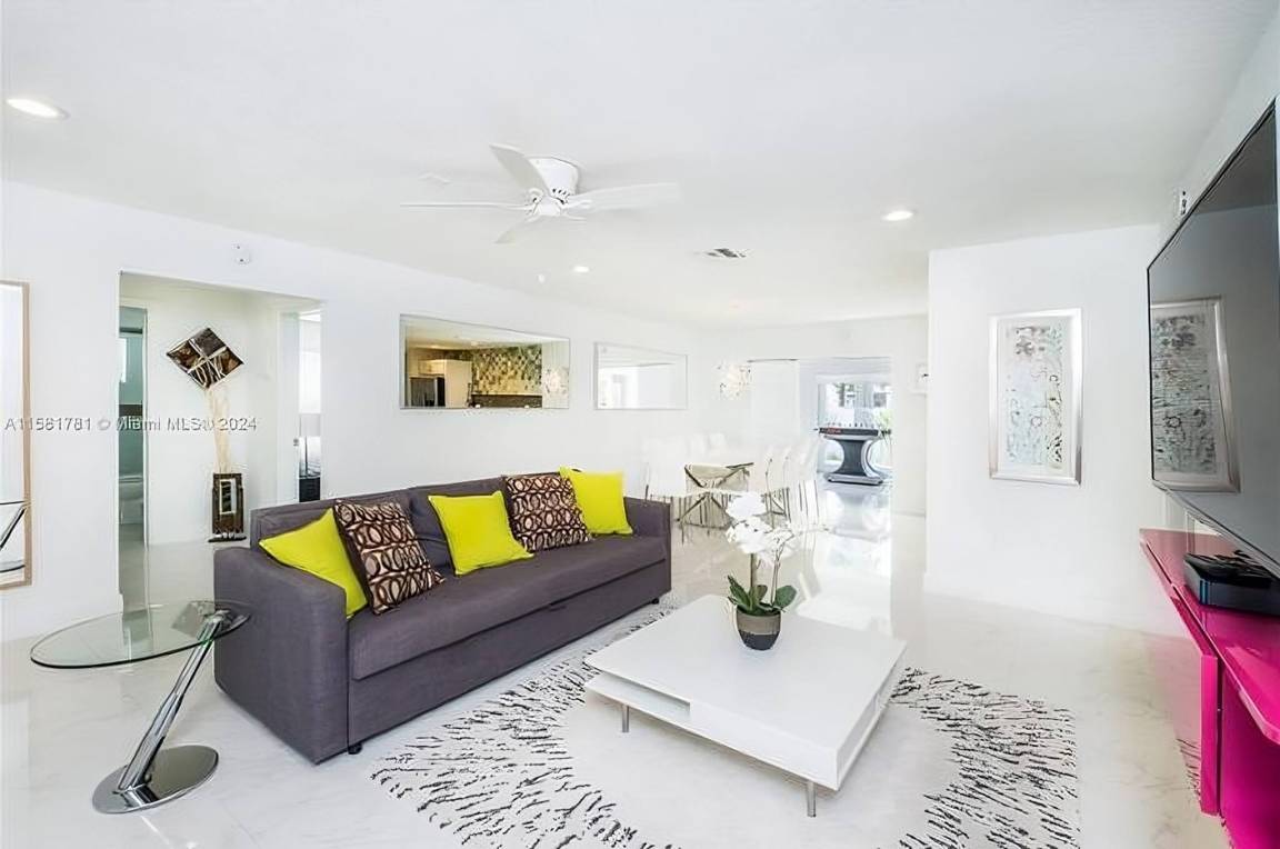 167 M² House ∙ 5 Bedrooms ∙ 10 Guests - Dania Beach, FL