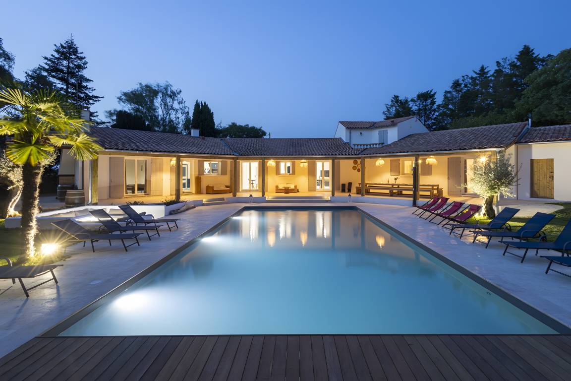 292 M² Maison De Vacances ∙ 9 Chambres ∙ 18 Personnes - Saintes