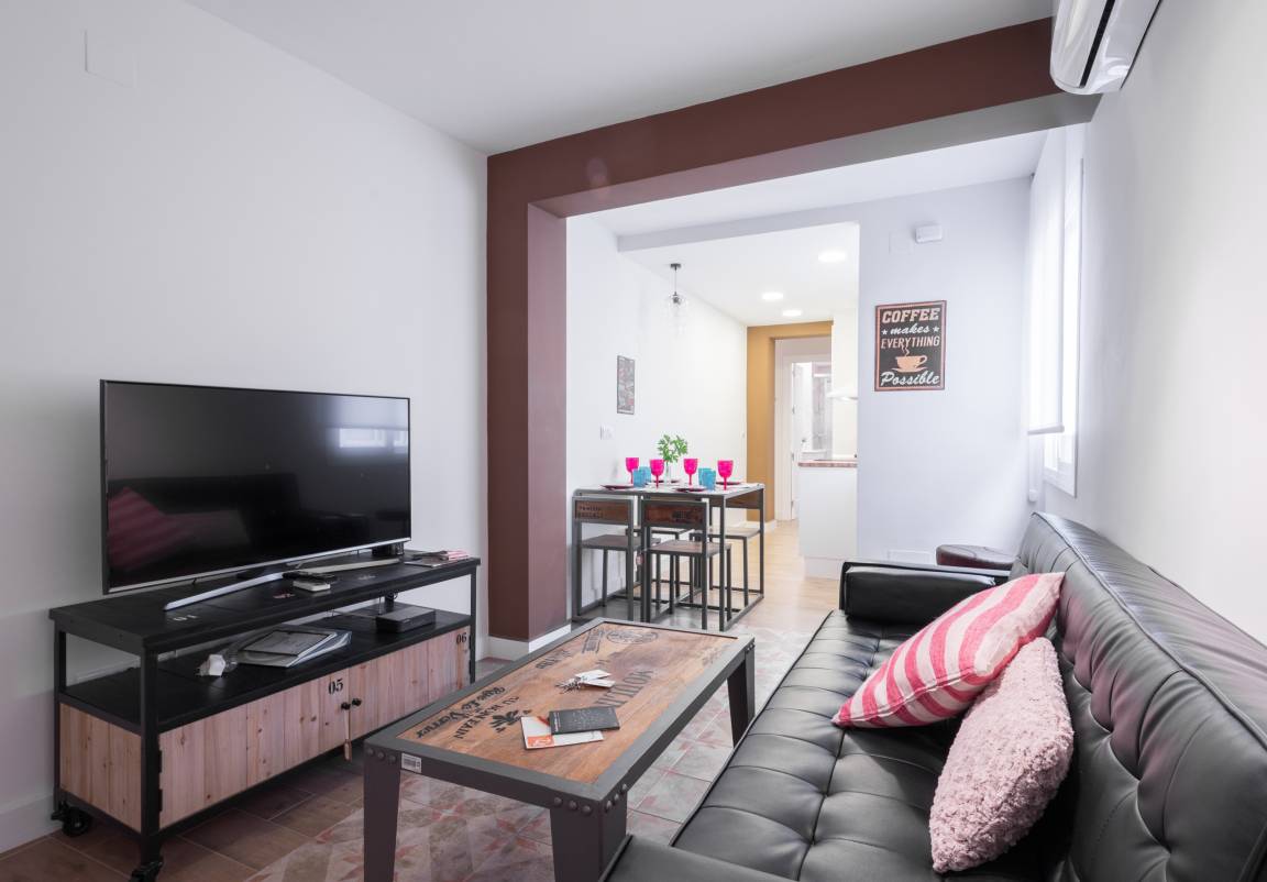 80 M² Apartment ∙ 3 Bedrooms ∙ 5 Guests - Málaga