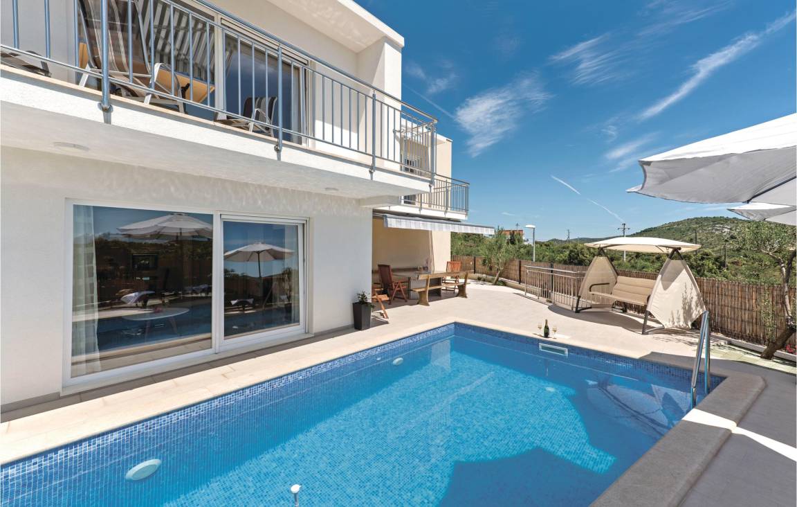 170 M² House ∙ 6 Bedrooms ∙ 12 Guests - Primošten