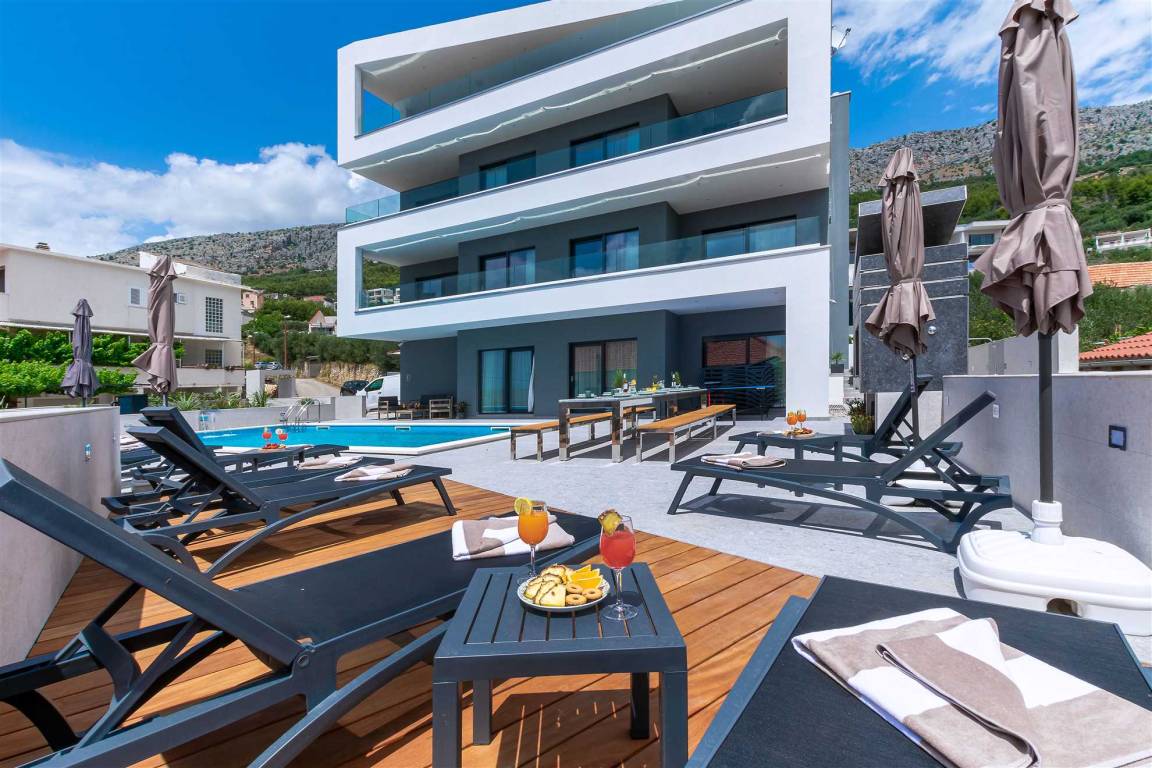 700 M² Villa ∙ 10 Bedrooms ∙ 20 Guests - Omiš