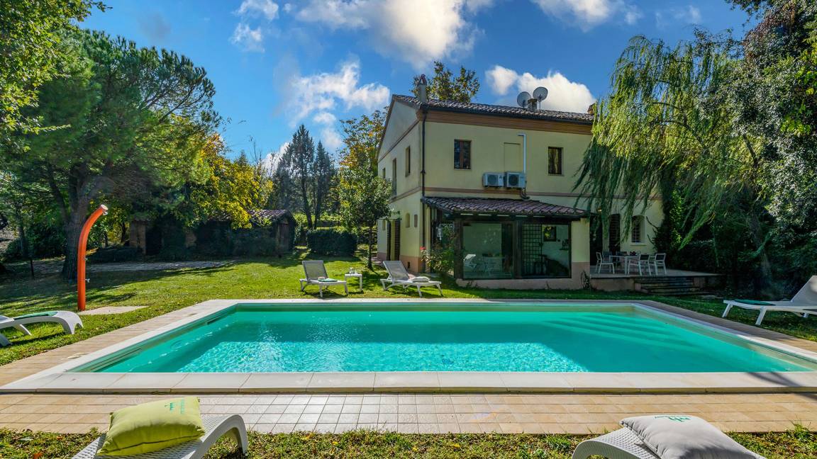 290 M² Villa ∙ 4 Bedrooms ∙ 8 Guests - Fano