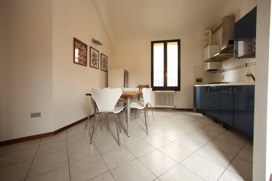 100 M² Apartamento ∙ 2 Habitaciones ∙ 4 Huéspedes - Bolonia