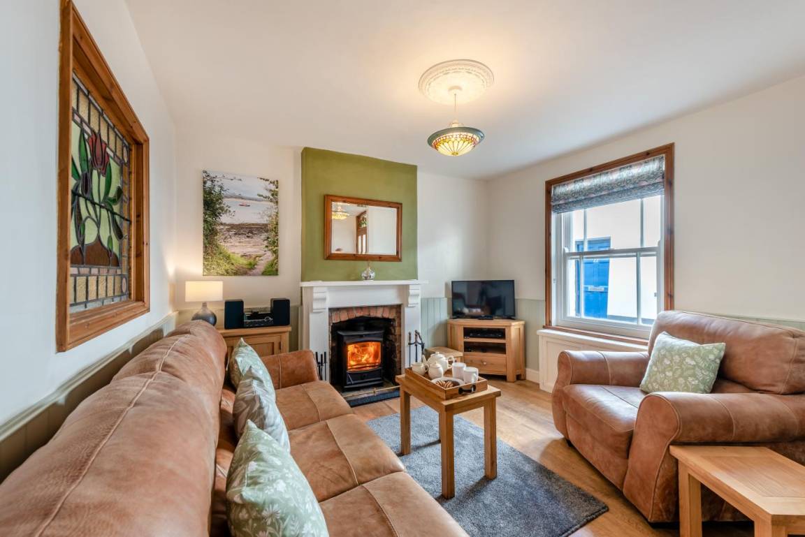 Cottage ∙ 3 Bedrooms ∙ 6 Guests - Appledore