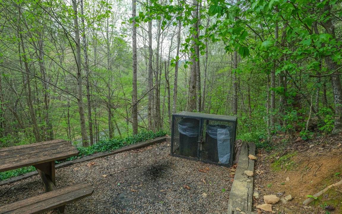 186 M² Cabin ∙ 2 Bedrooms ∙ 9 Guests - Gatlinburg, TN