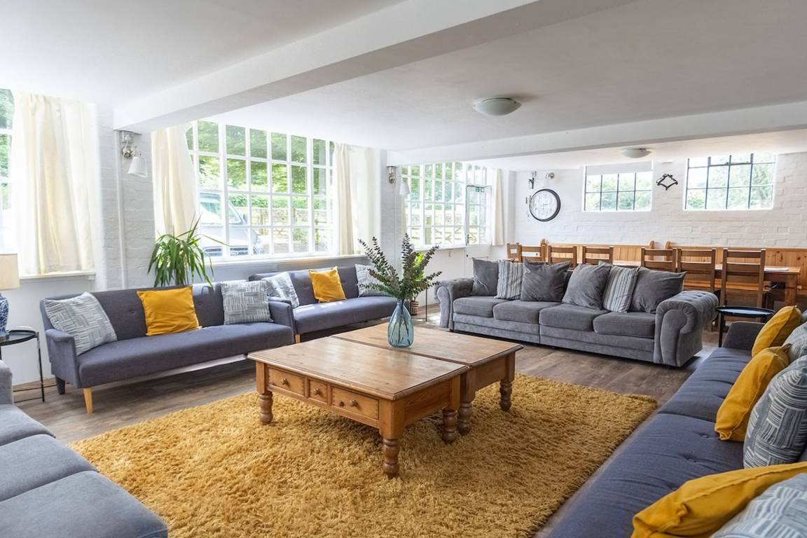 Apartment ∙ 6 Bedrooms ∙ 18 Guests - Matlock