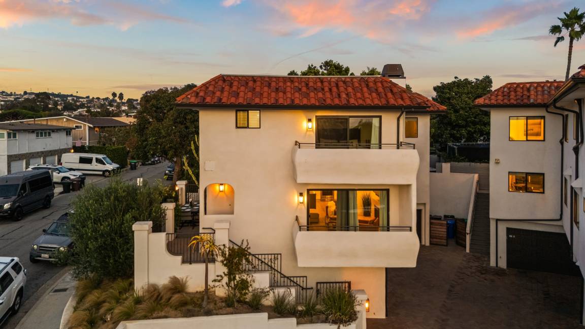 House ∙ 6 Bedrooms ∙ 14 Guests - San Clemente, CA