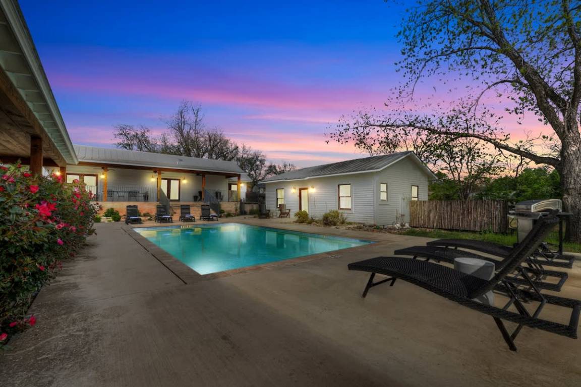 Cottage ∙ 1 Bedroom ∙ 2 Guests - Fredericksburg, TX
