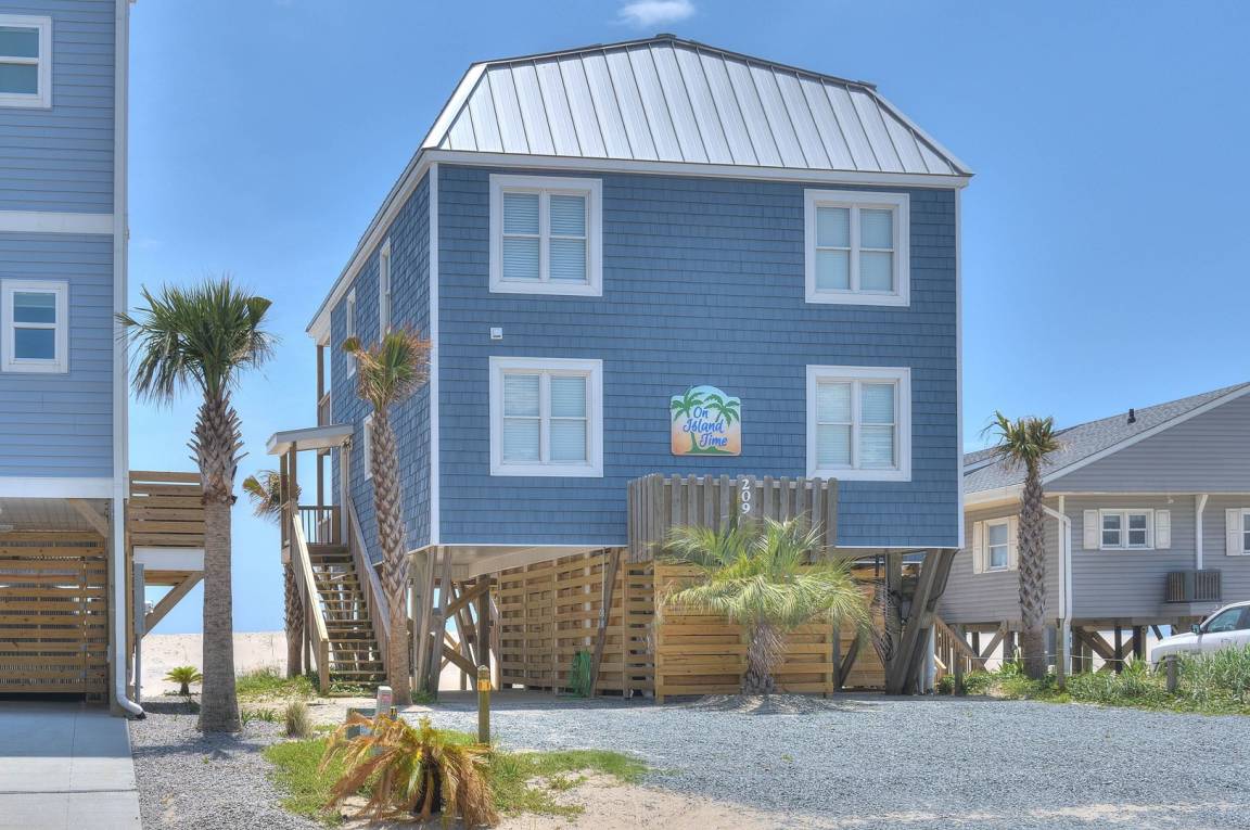 House ∙ 5 Bedrooms ∙ 14 Guests - Oak Island, NC