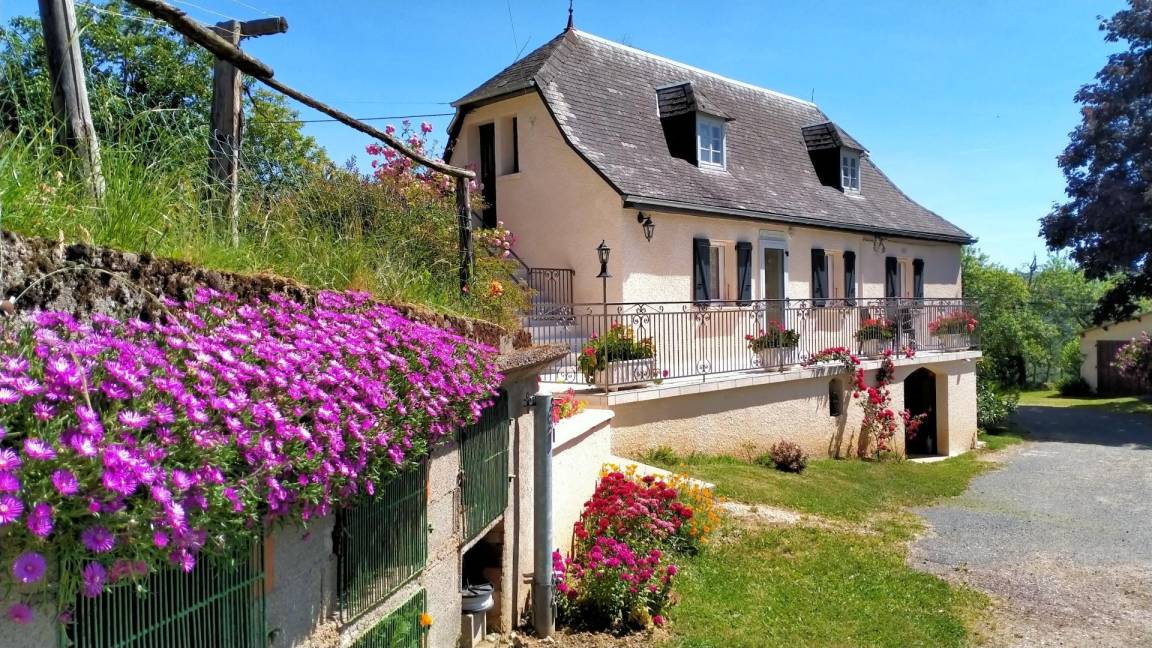 81 M² Gîte ∙ 2 Chambres ∙ 4 Personnes - Saint-Céré