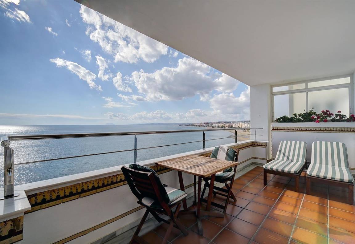 87 M² Apartamento ∙ 2 Habitaciones ∙ 4 Huéspedes - Estepona