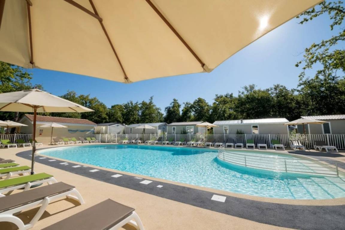 16 M² Camping ∙ 1 Chambre ∙ 2 Personnes - Saujon