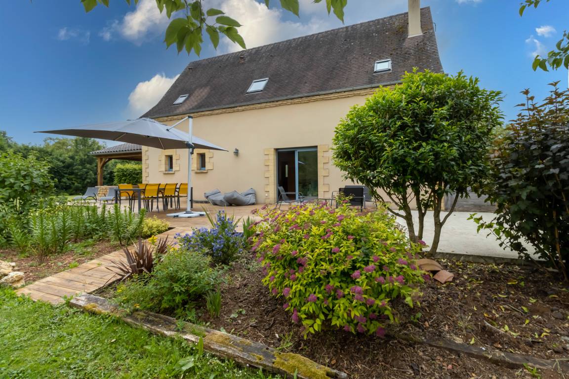 140 M² Maison De Vacances ∙ 3 Chambres ∙ 6 Personnes - Montignac