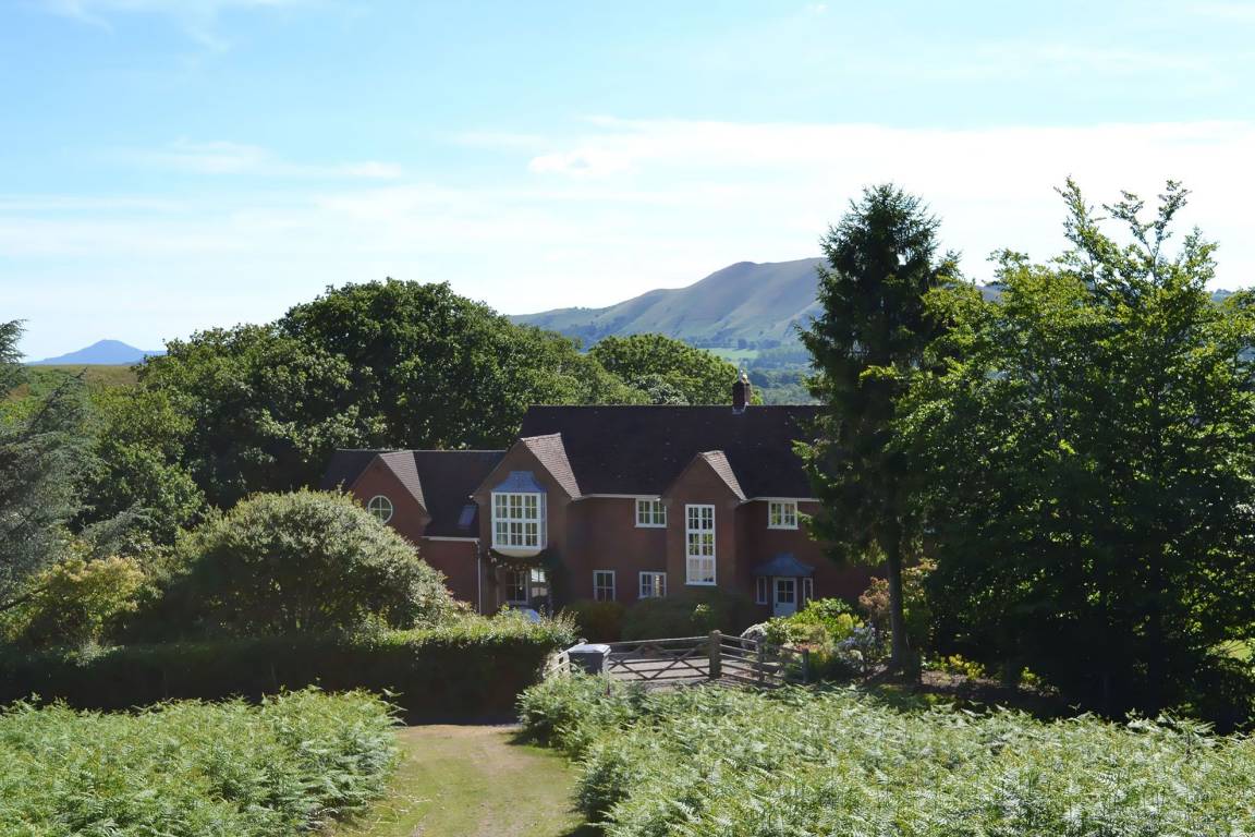 Cottage ∙ 5 Bedrooms ∙ 10 Guests - West Midlands