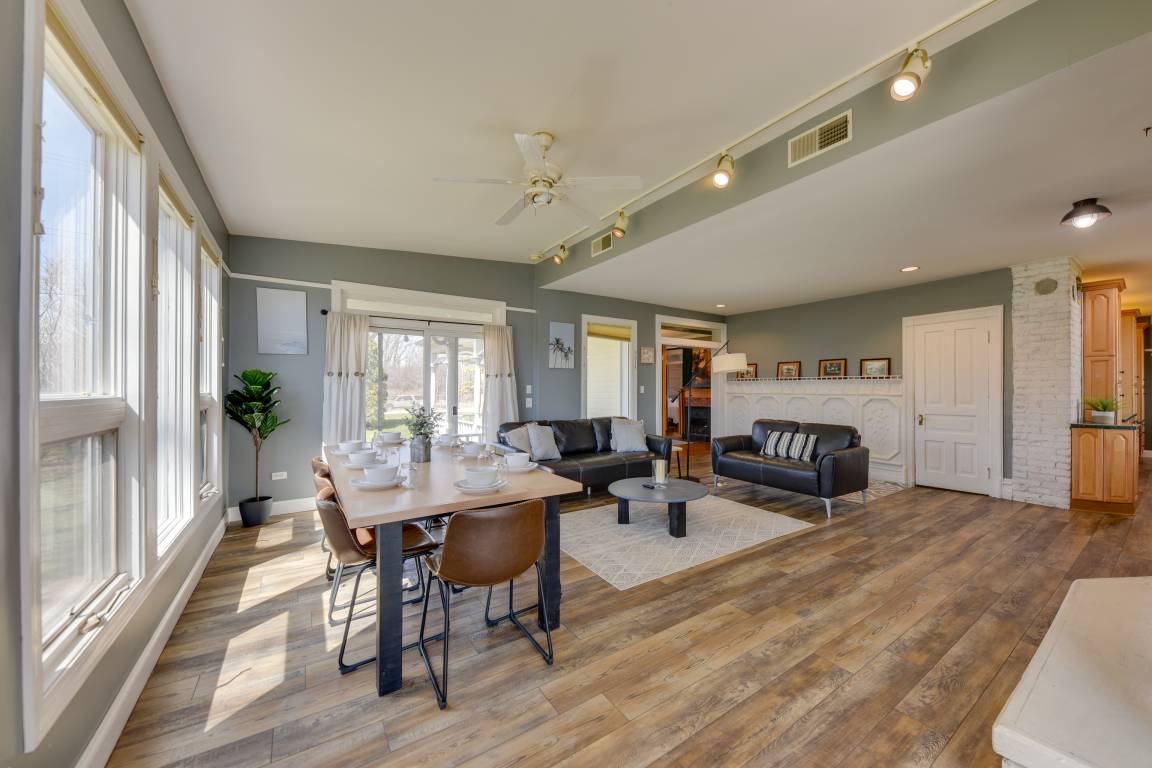 464 M² House ∙ 5 Bedrooms ∙ 12 Guests - Racine, WI