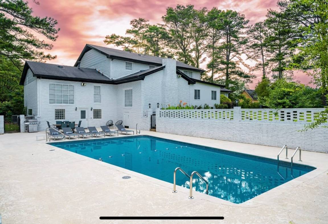 House ∙ 5 Bedrooms ∙ 14 Guests - Riverdale, GA