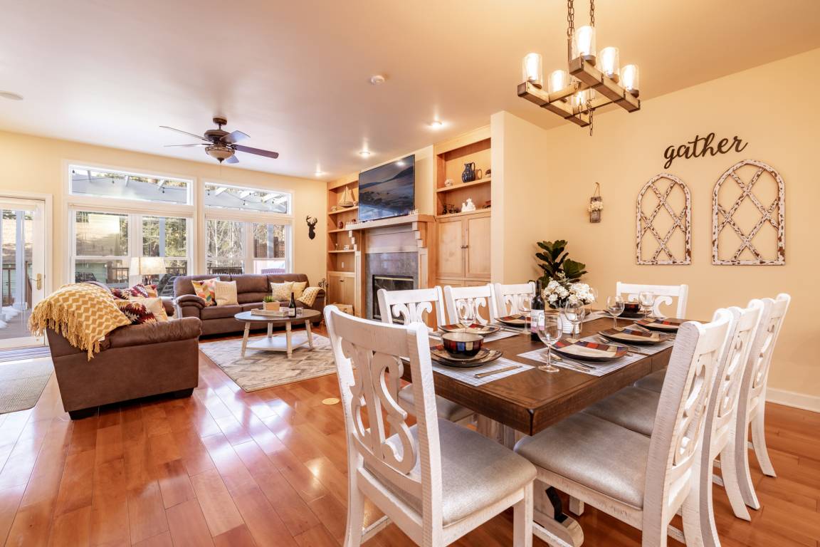 399 M² Cabin ∙ 5 Bedrooms ∙ 16 Guests - Big Bear, CA