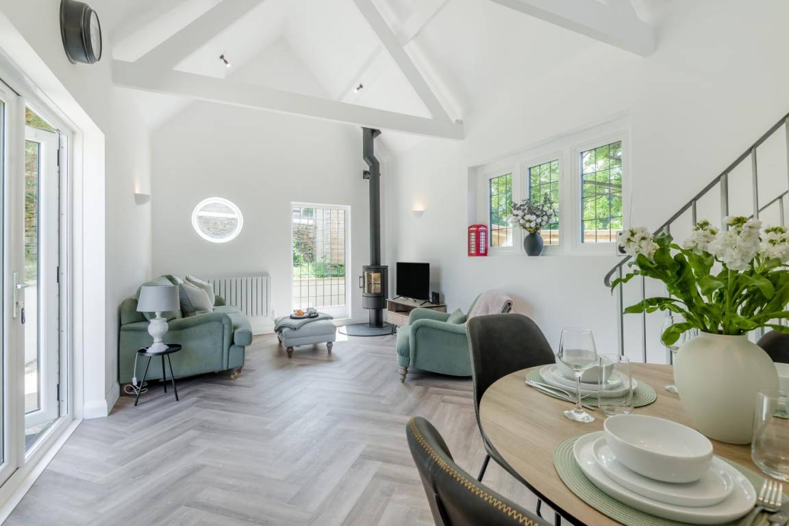 Cottage ∙ 2 Bedrooms ∙ 4 Guests - Cirencester