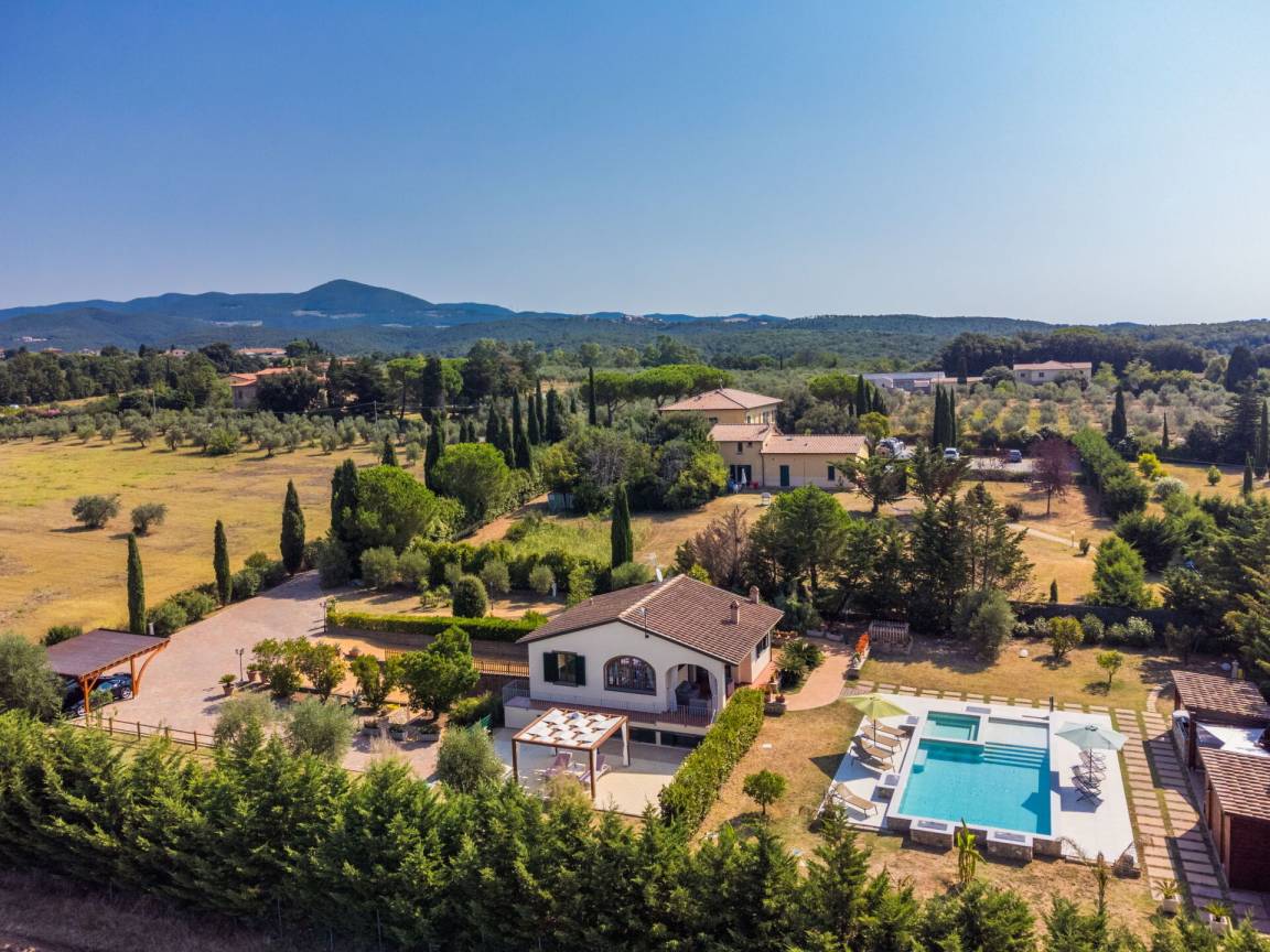 250 M² Ferienhaus ∙ 4 Schlafzimmer ∙ 10 Gäste - Cecina