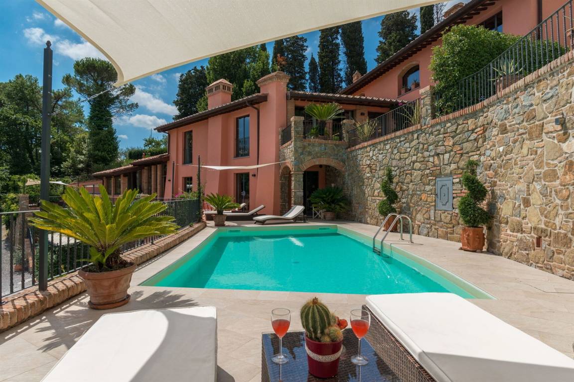 400 M² Villa ∙ 5 Bedrooms ∙ 13 Guests - Montecatini Terme