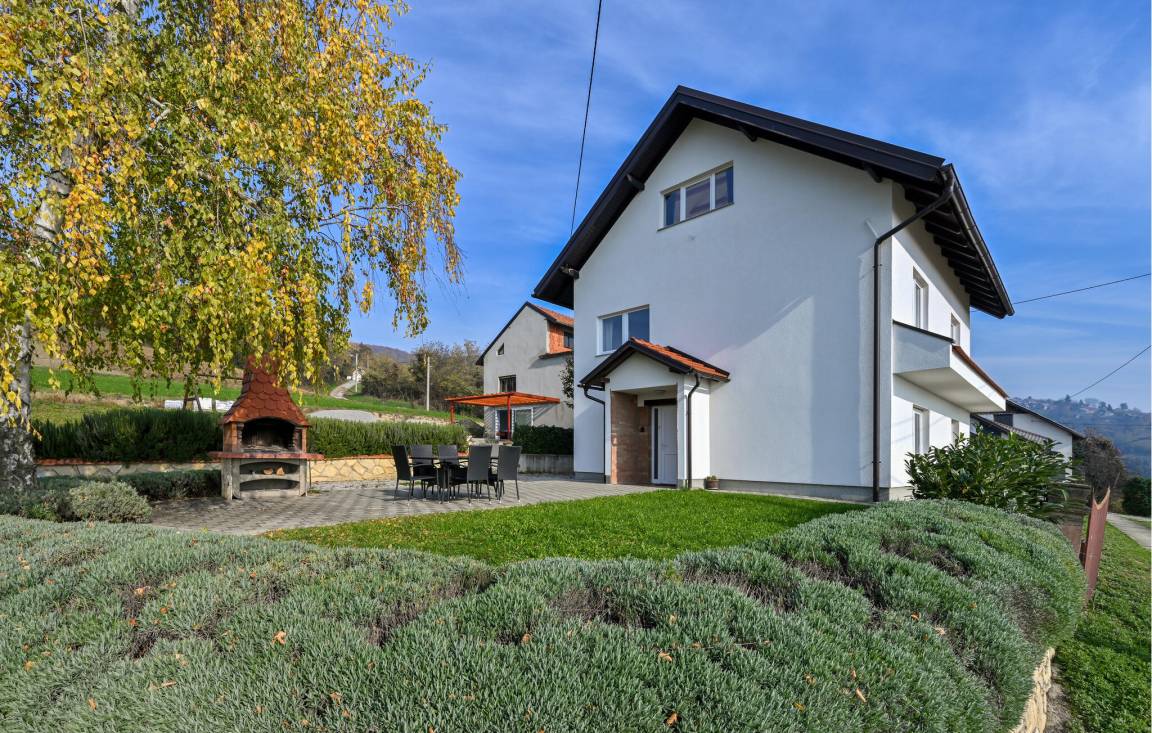 215 M² Huis ∙ 5 Slaapkamers ∙ 7 Gasten - Kroatië