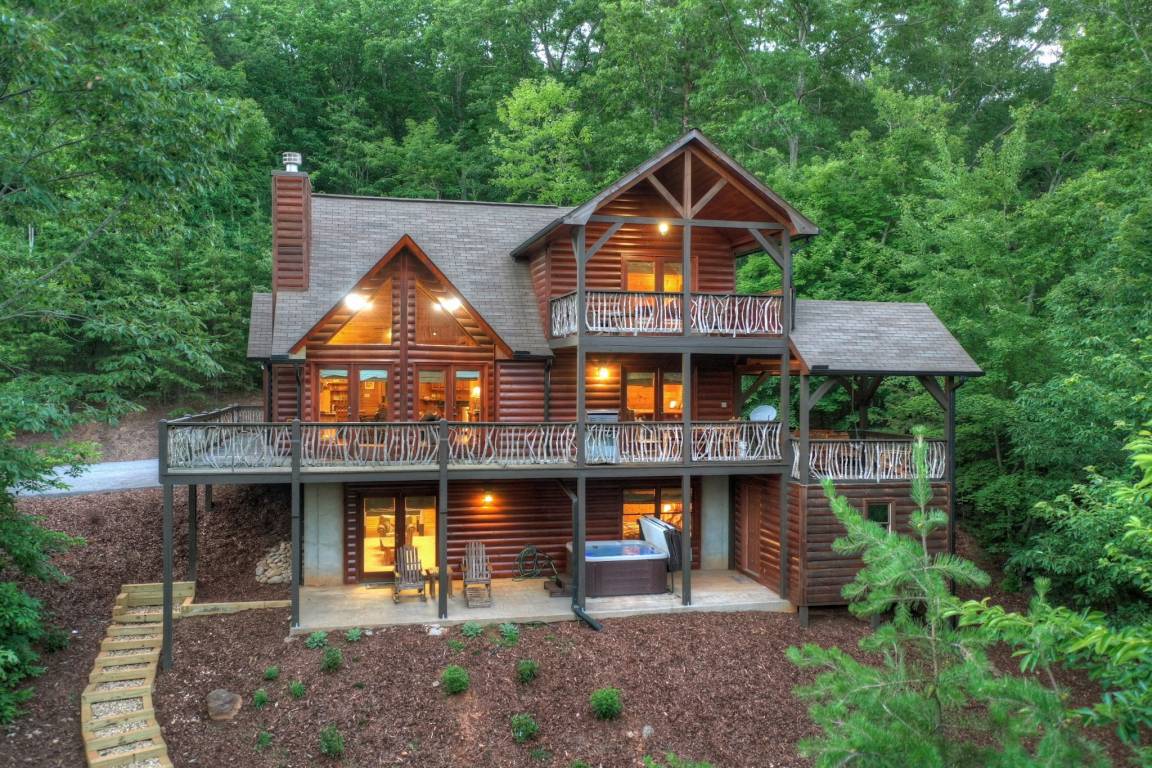 279 M² Cabin ∙ 3 Bedrooms ∙ 8 Guests - Blue Ridge, GA