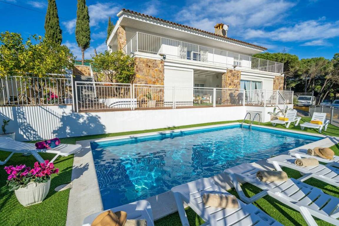 Villa ∙ 6 Schlafzimmer ∙ 14 Gäste - Lloret de Mar