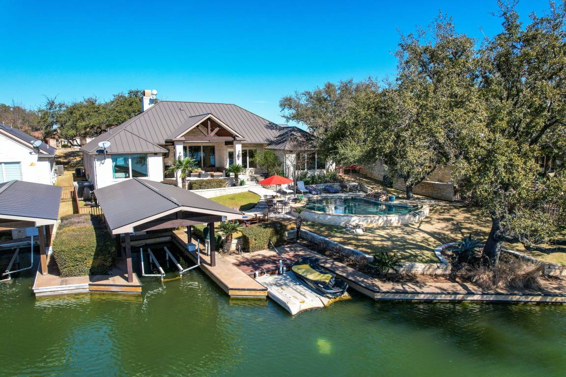 House ∙ 4 Bedrooms ∙ 12 Guests - Horseshoe Bay, TX