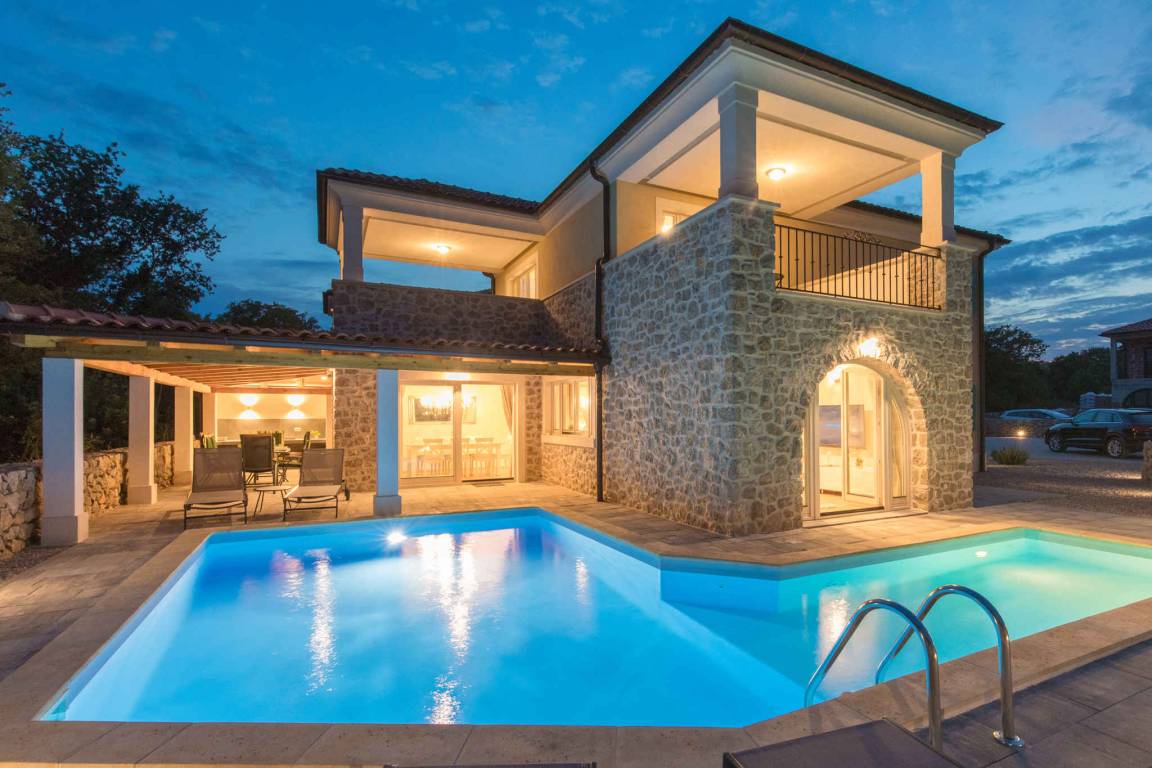 185 M² Villa ∙ 4 Bedrooms ∙ 8 Guests - Krk, Hırvatistan