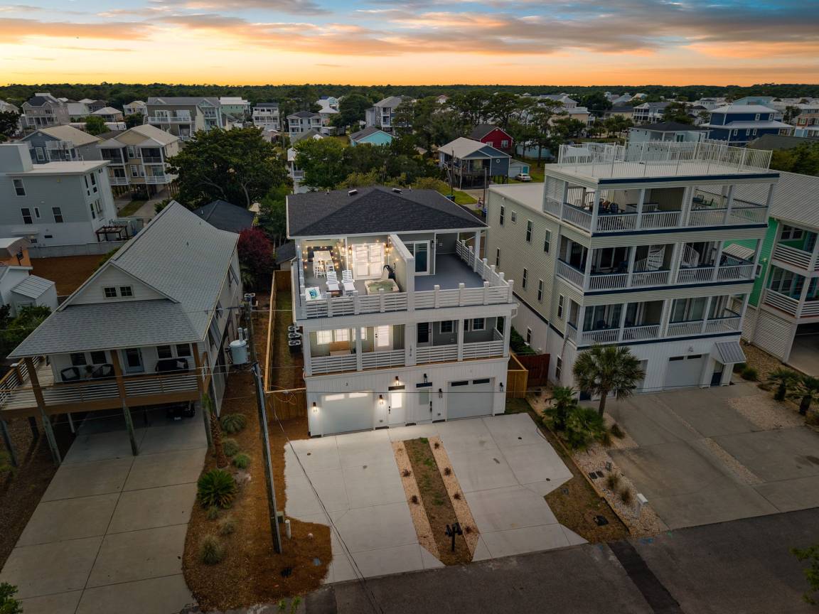 House ∙ 4 Bedrooms ∙ 15 Guests - Carolina Beach, NC