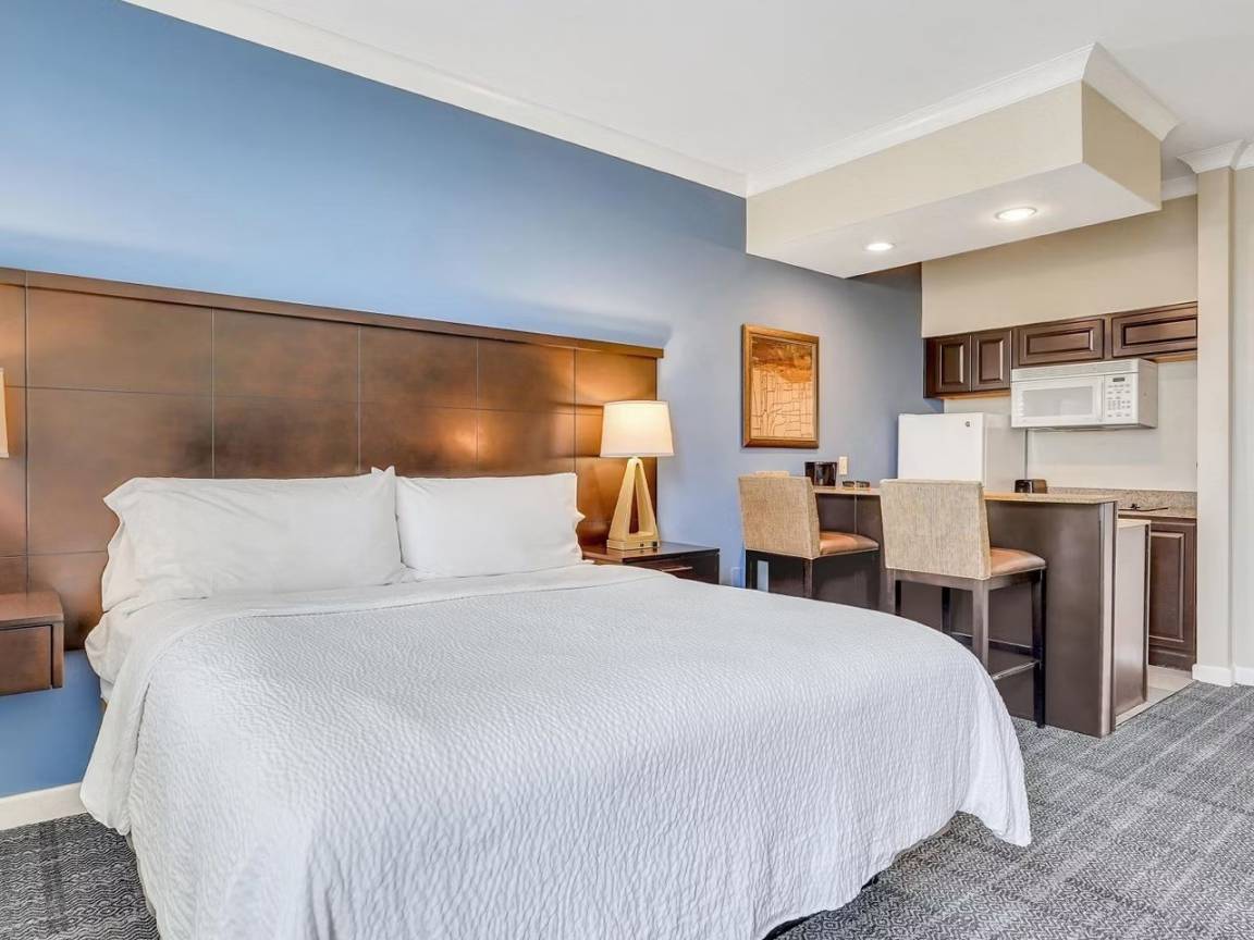 Hotel ∙ 1 Bedroom ∙ 2 Guests - Savannah, GA