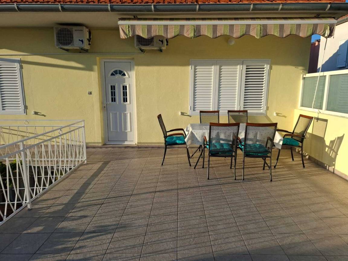 70 M² Ferienwohnung ∙ 3 Schlafzimmer ∙ 6 Gäste - Primošten