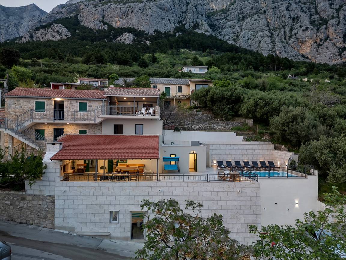 234 M² Ferienhaus ∙ 3 Schlafzimmer ∙ 7 Gäste - Tučepi