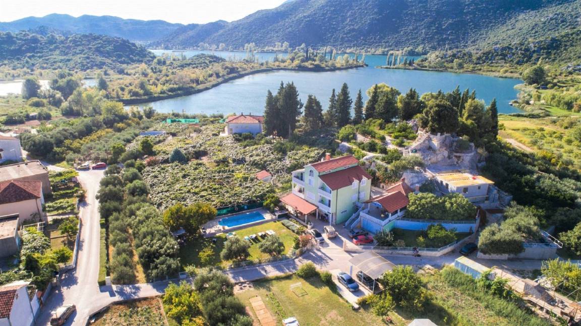 400 M² Casa ∙ 13 Habitaciones ∙ 30 Huéspedes - Ploče