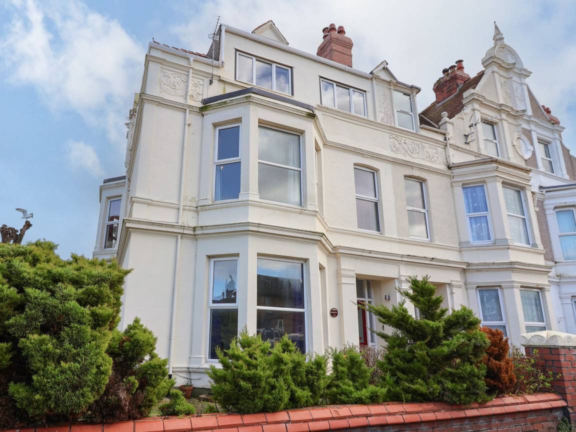 Cottage ∙ 7 Bedrooms ∙ 20 Guests - Conwy