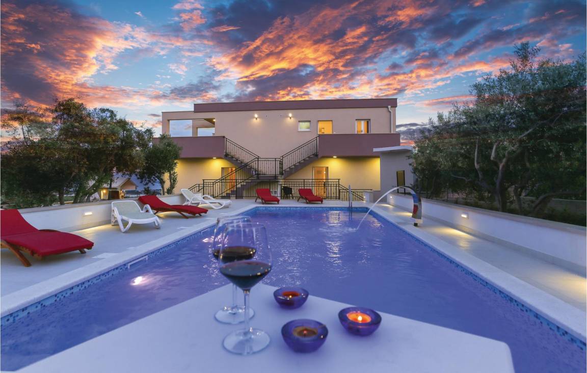 214 M² Ferienhaus ∙ 7 Schlafzimmer ∙ 16 Gäste - Trogir