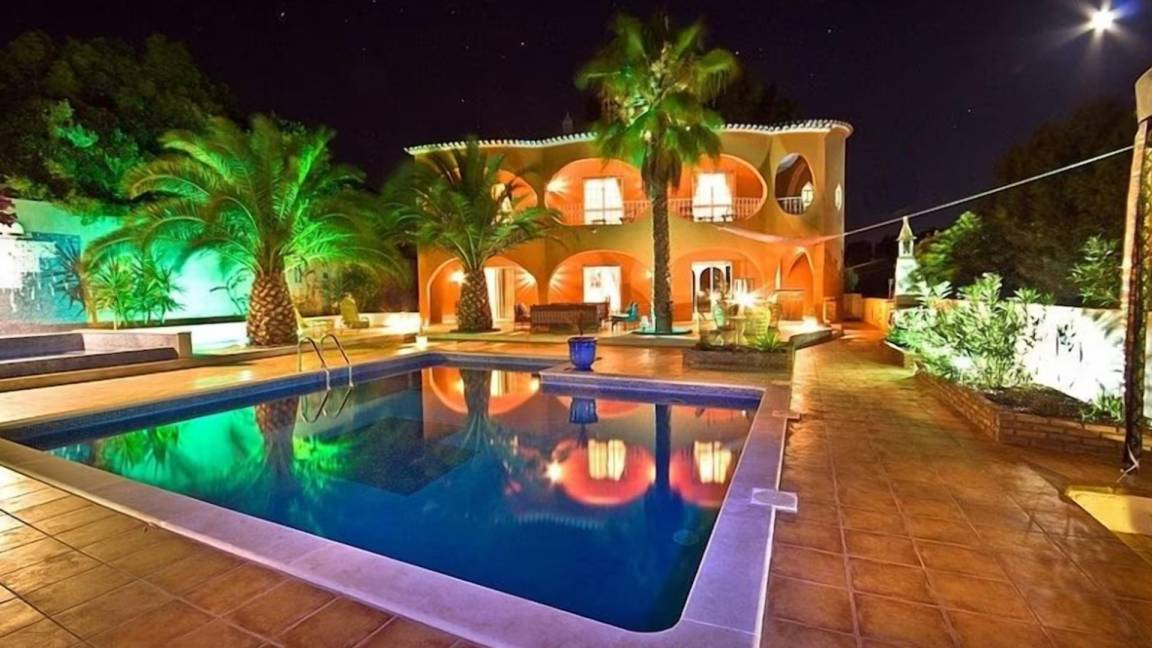 400 M² House ∙ 6 Bedrooms ∙ 12 Guests - Faro District