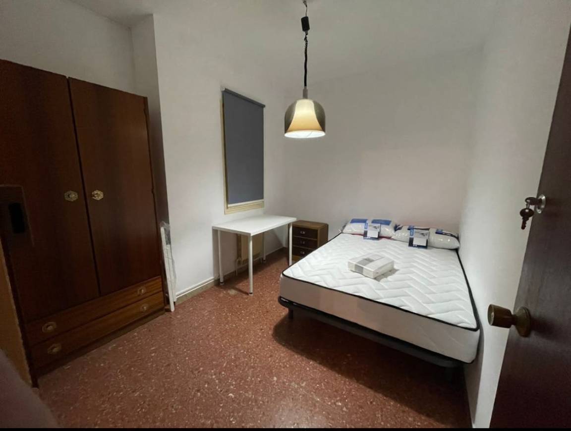100 M² Private Room ∙ 1 Bedroom ∙ 1 Guest - L'Hospitalet de Llobregat