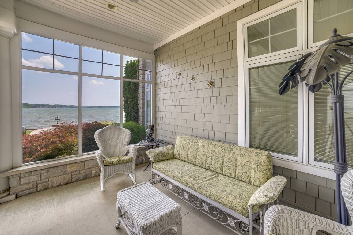 241 M² House ∙ 2 Bedrooms ∙ 11 Guests - Jackson, MI