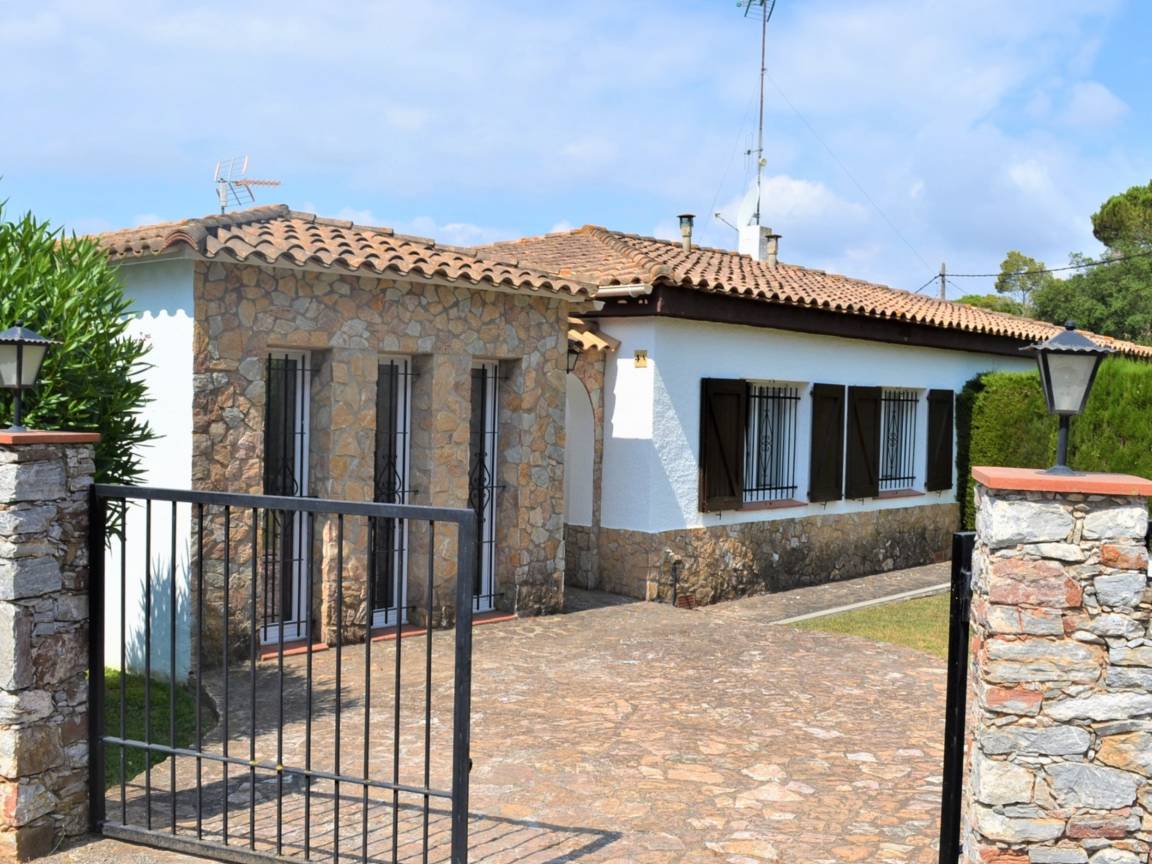 100 M² Cottage ∙ 3 Bedrooms ∙ 5 Guests - Spain