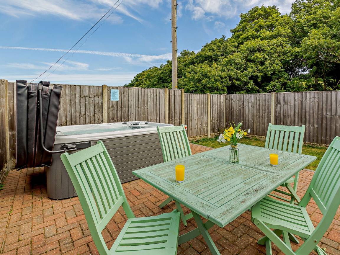 Cottage ∙ 2 Bedrooms ∙ 4 Guests - Towyn