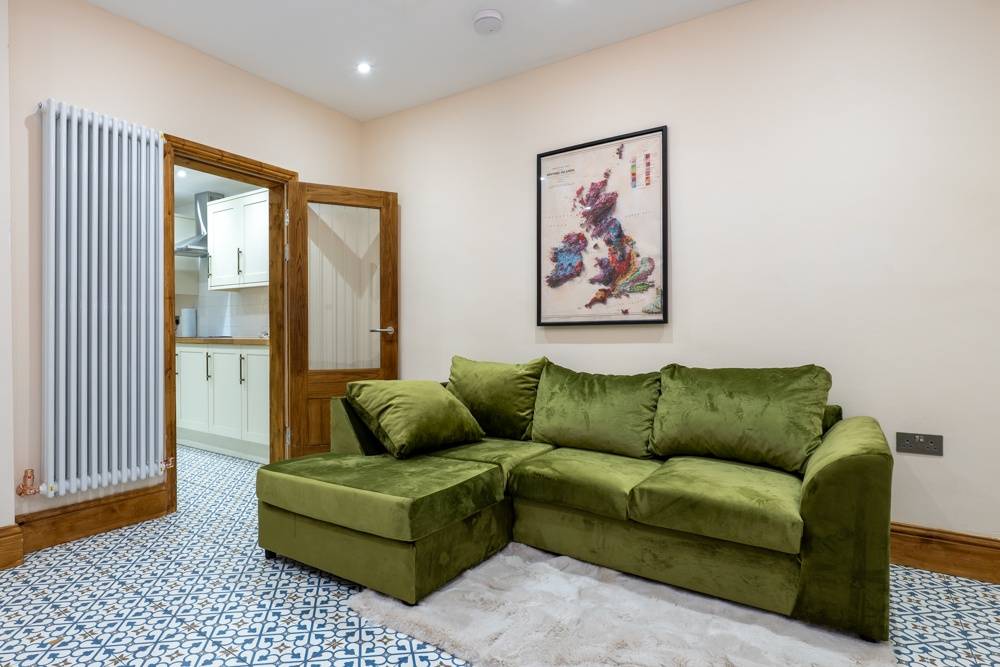 120 M² House ∙ 4 Bedrooms ∙ 8 Guests - Stoke-on-Trent