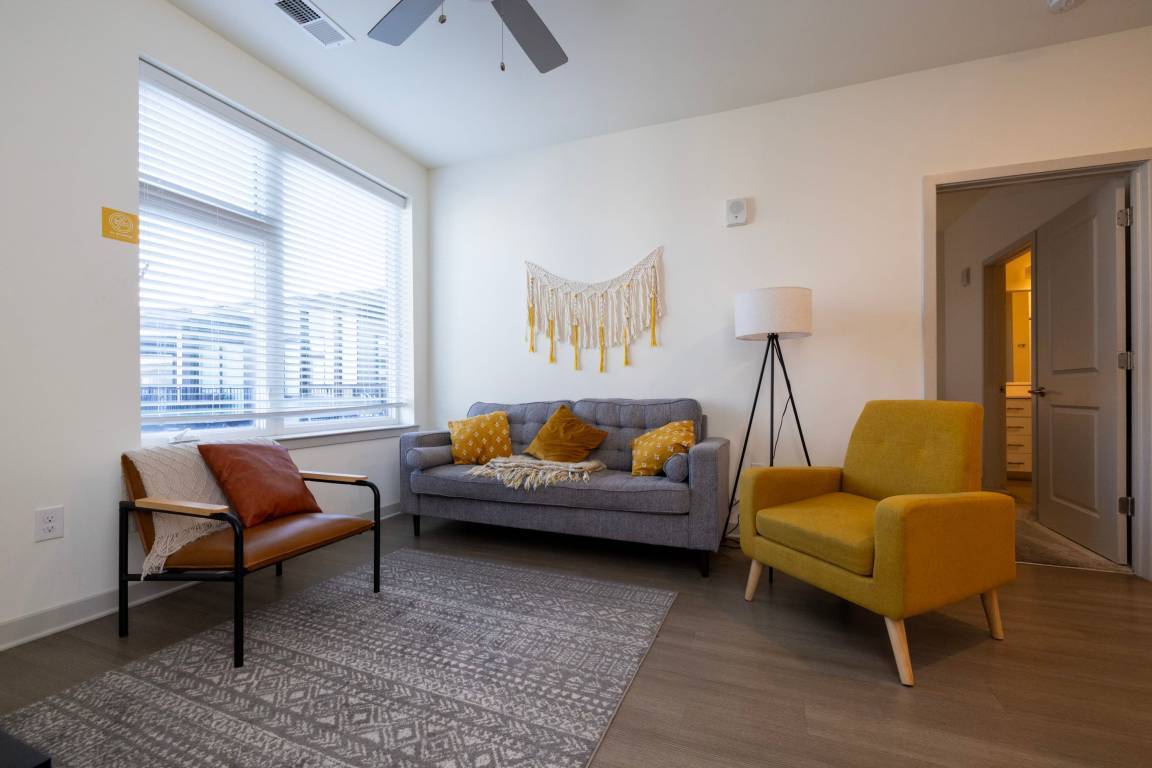 Apartment ∙ 2 Bedrooms ∙ 4 Guests - KFC Yum! Center