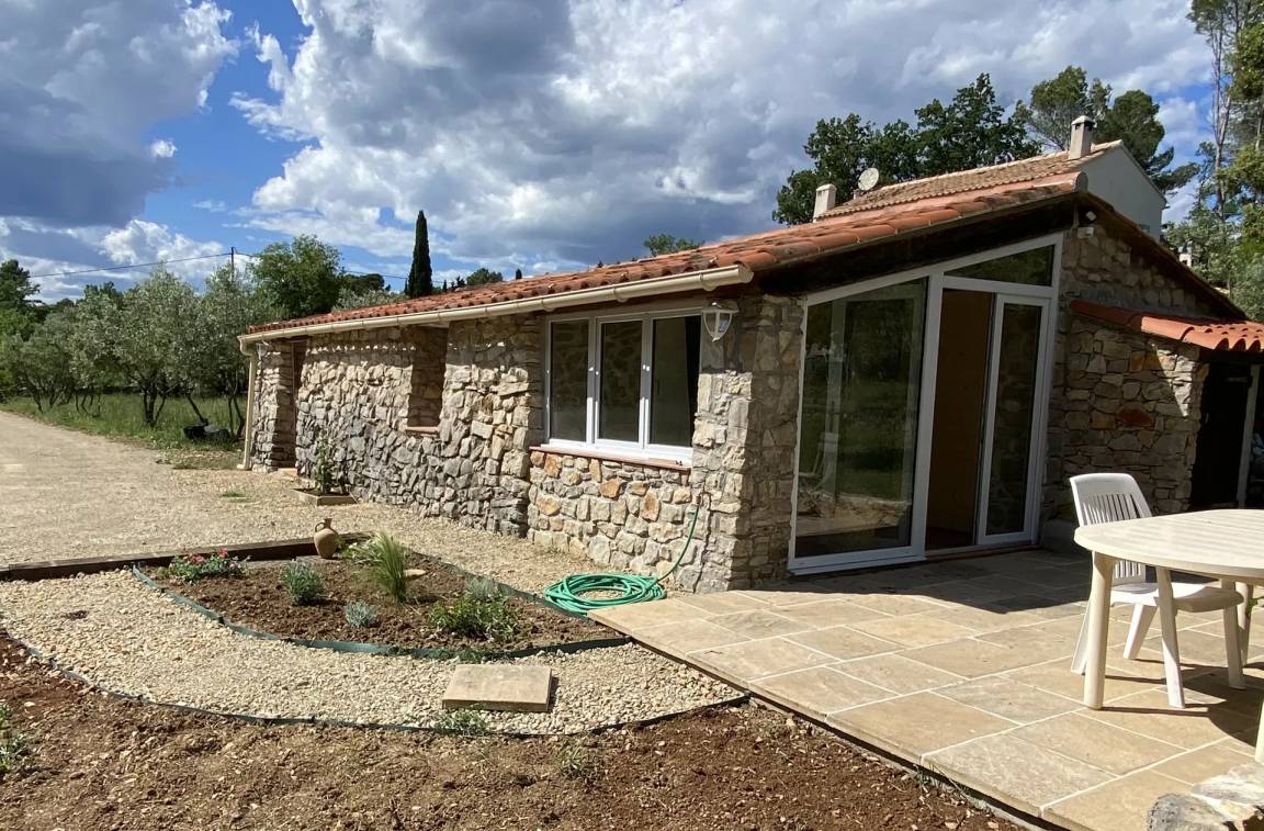 44 M² Ferienhaus ∙ 1 Schlafzimmer ∙ 2 Gäste - Lorgues