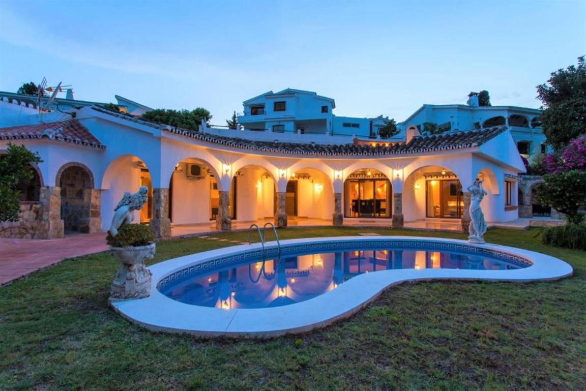 3000 M² Villa ∙ 4 Chambres ∙ 8 Personnes - Mijas
