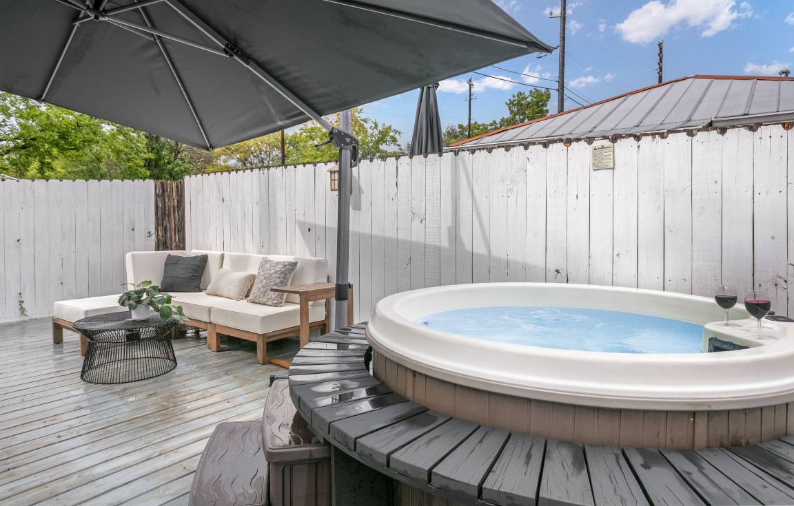 Bungalow ∙ 1 Bedroom ∙ 2 Guests - Fredericksburg, TX