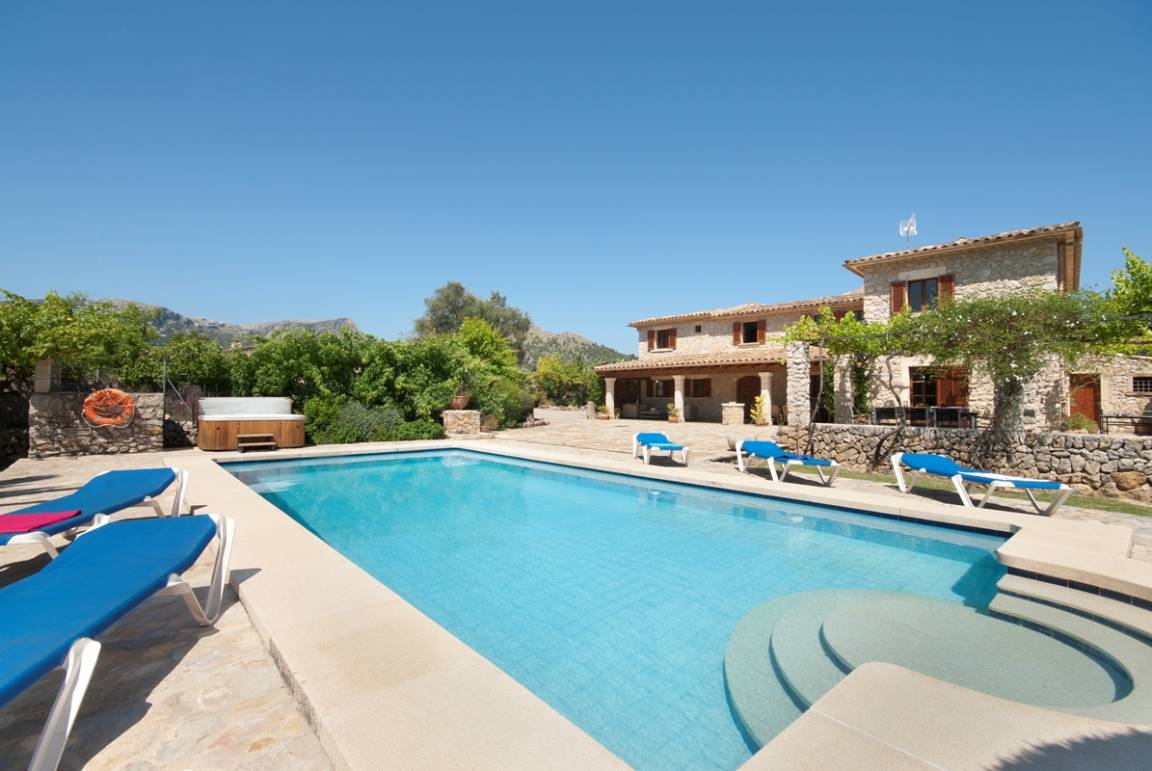 250 M² House ∙ 5 Bedrooms ∙ 10 Guests - Sa Pobla