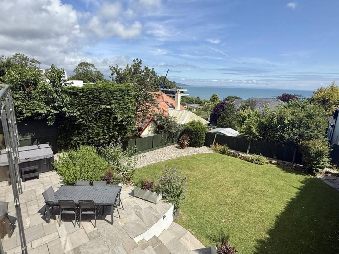 Cottage ∙ 5 Bedrooms ∙ 9 Guests - Tenby